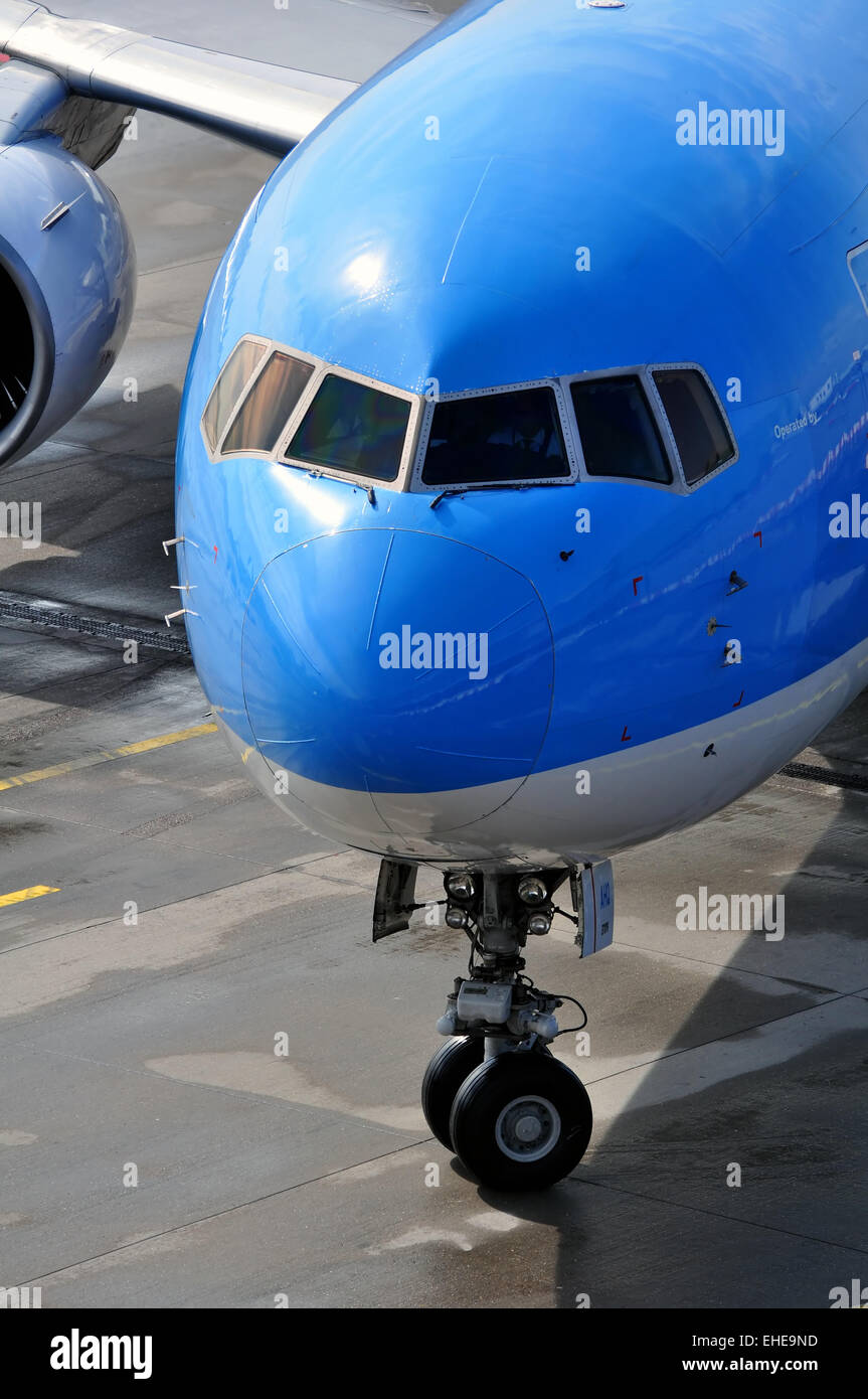Boeing 767 flight deck hi-res stock photography and images - Alamy