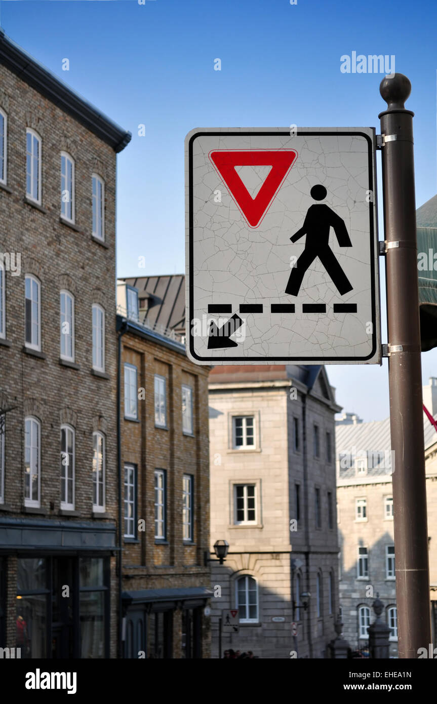 Pedestrians crossing sign Stock Photo - Alamy