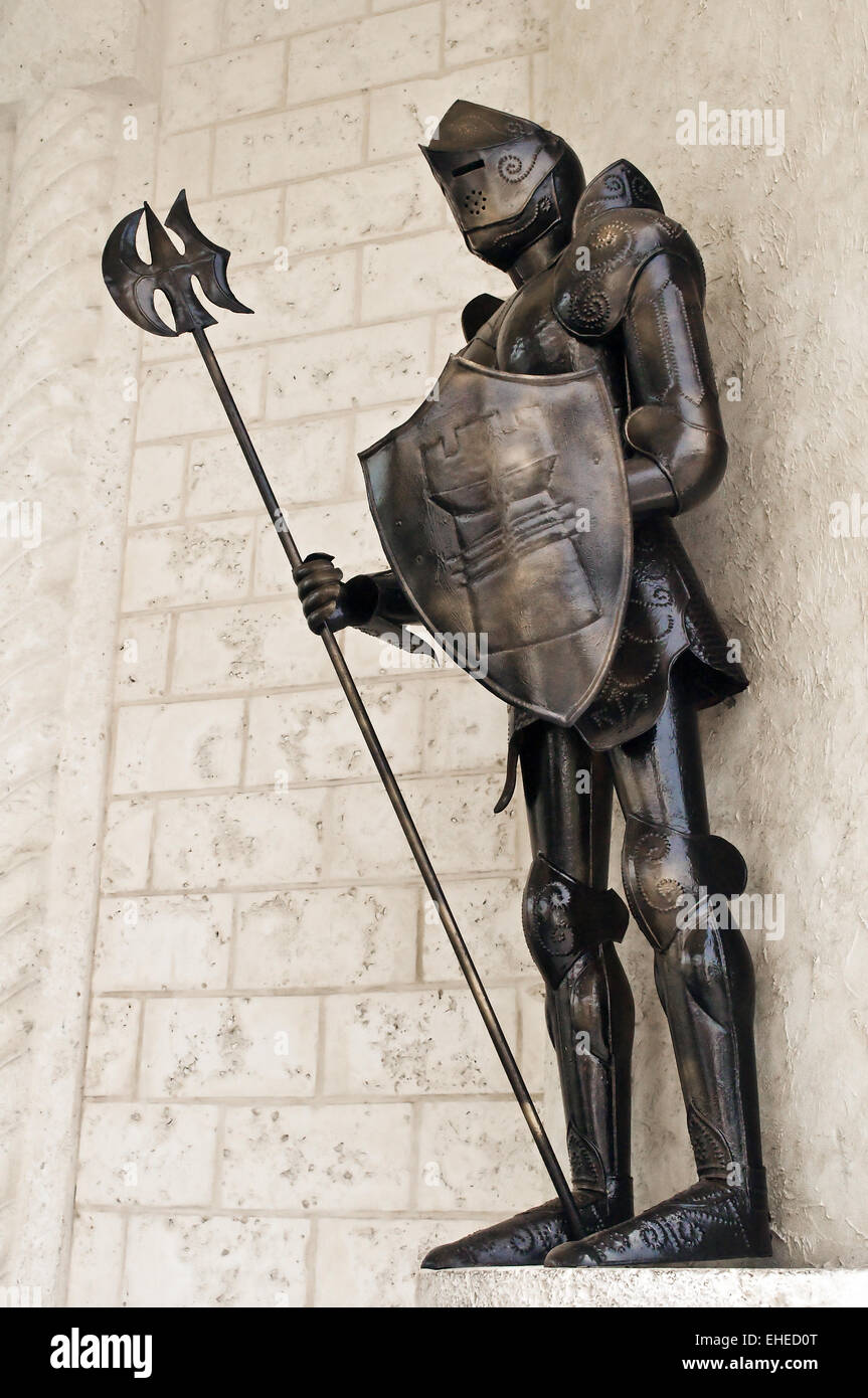 Knight armor lance hi-res stock photography and images - Alamy