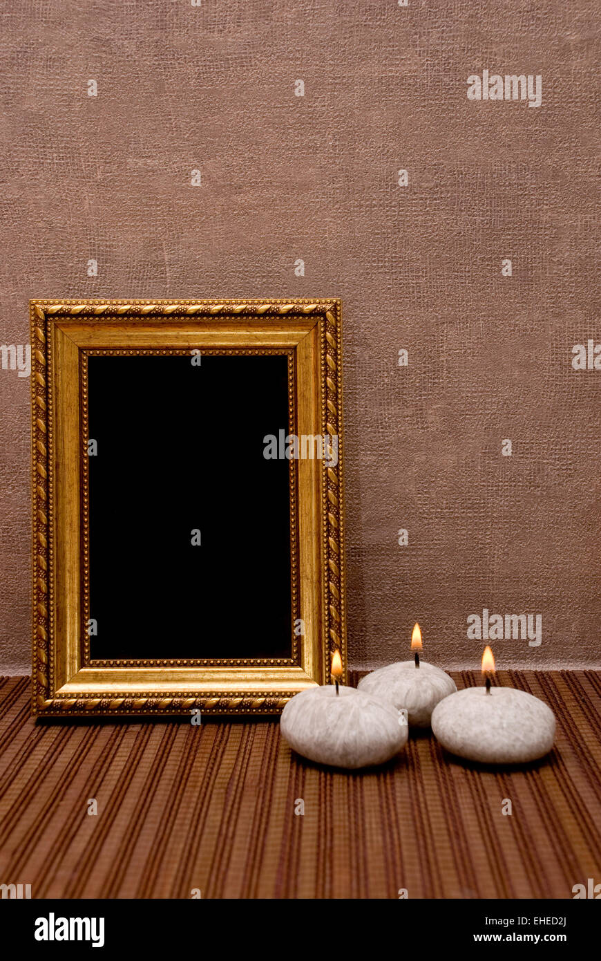 Empty picture frame wallpaper hi-res stock photography and images - Alamy