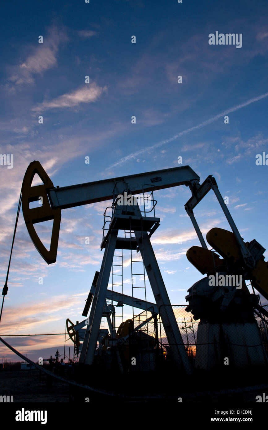 Pumpjack silhouette hi-res stock photography and images - Alamy