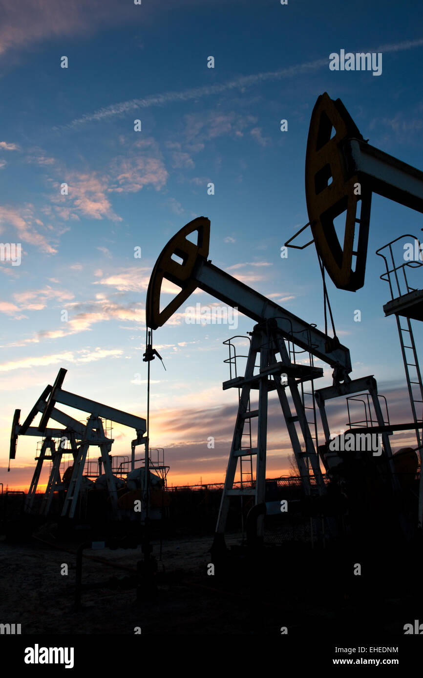 Pump jack silhouette hi-res stock photography and images - Alamy