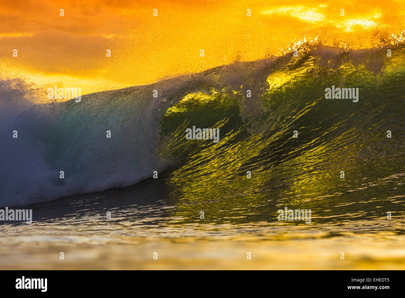 Wave falling hi-res stock photography and images - Alamy