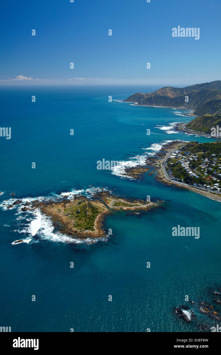 Island Bay and Tapu Te Ranga Island, Wellington, North Island, New ...