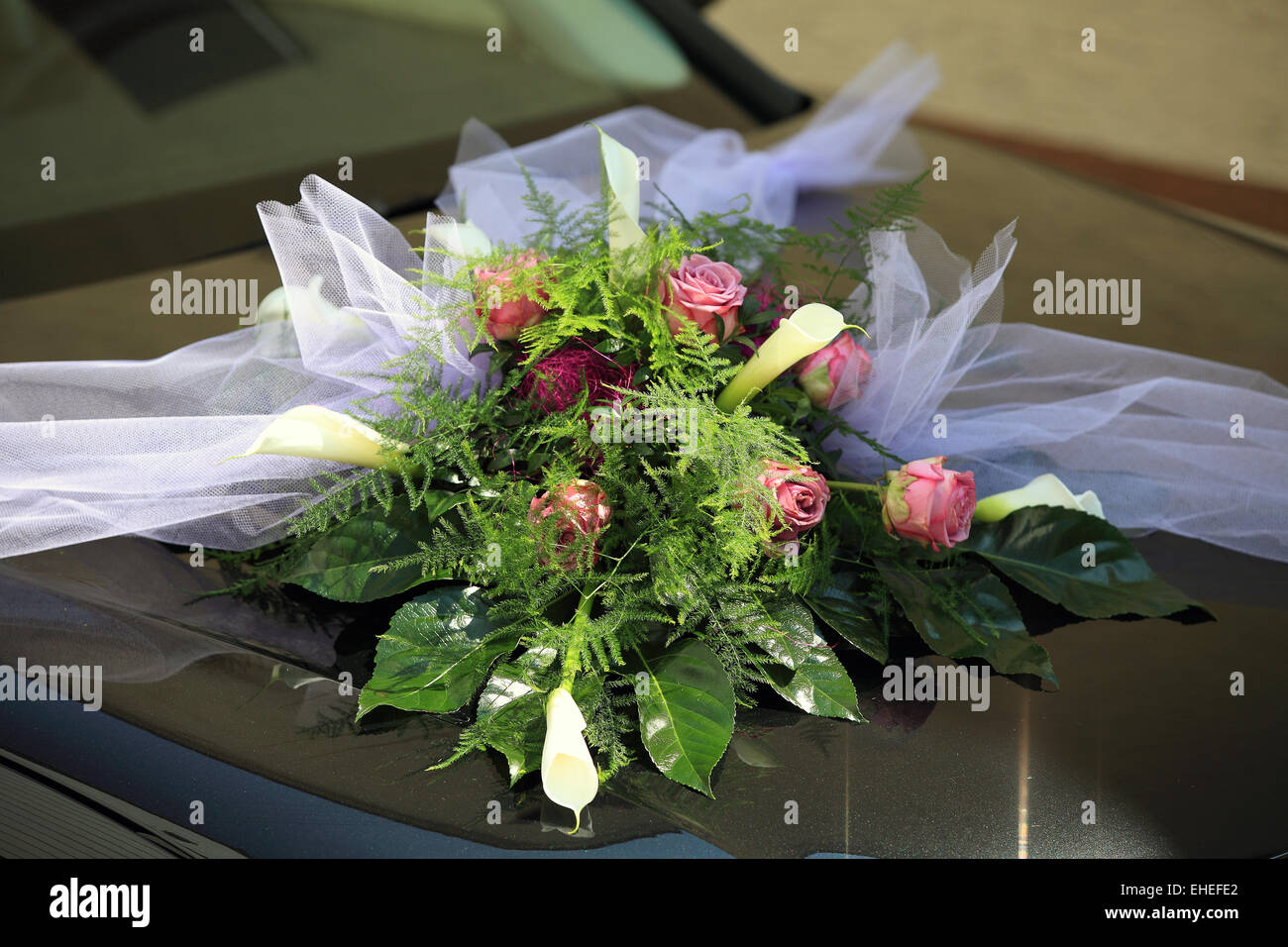 Car decorated with flowers hi-res stock photography and images - Alamy