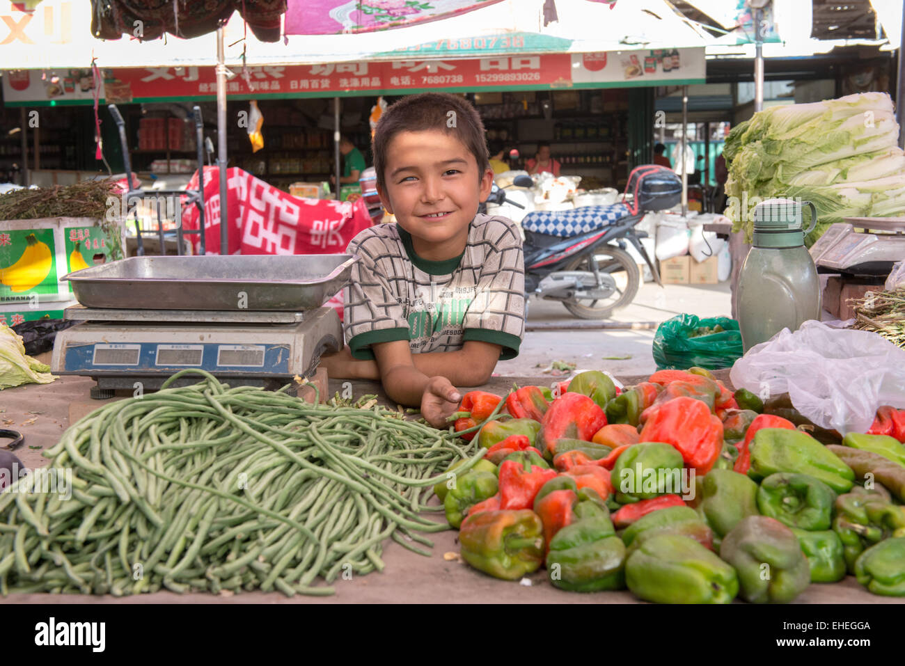 Boy selling vegetables hi-res stock photography and images - Alamy