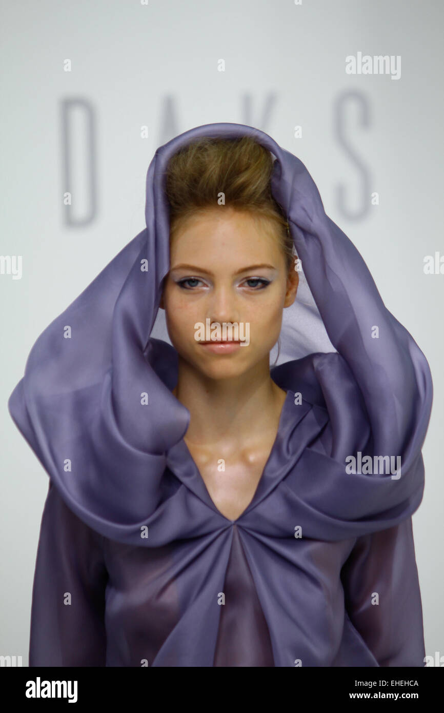 Model catwalk face hi-res stock photography and images - Alamy