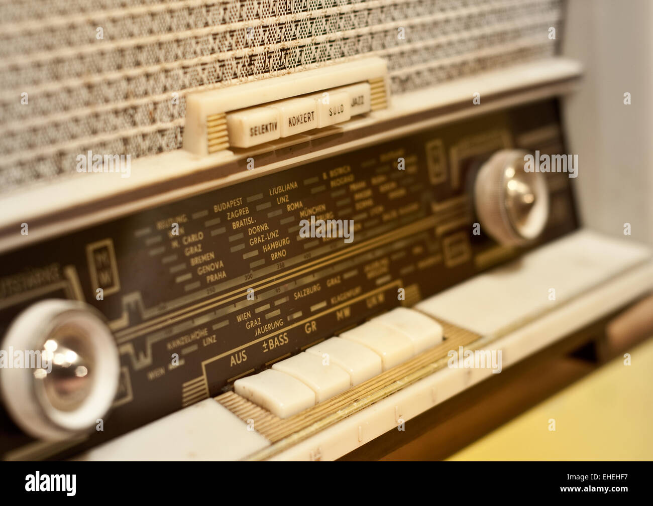 Vintage radio volume hi-res stock photography and images - Alamy