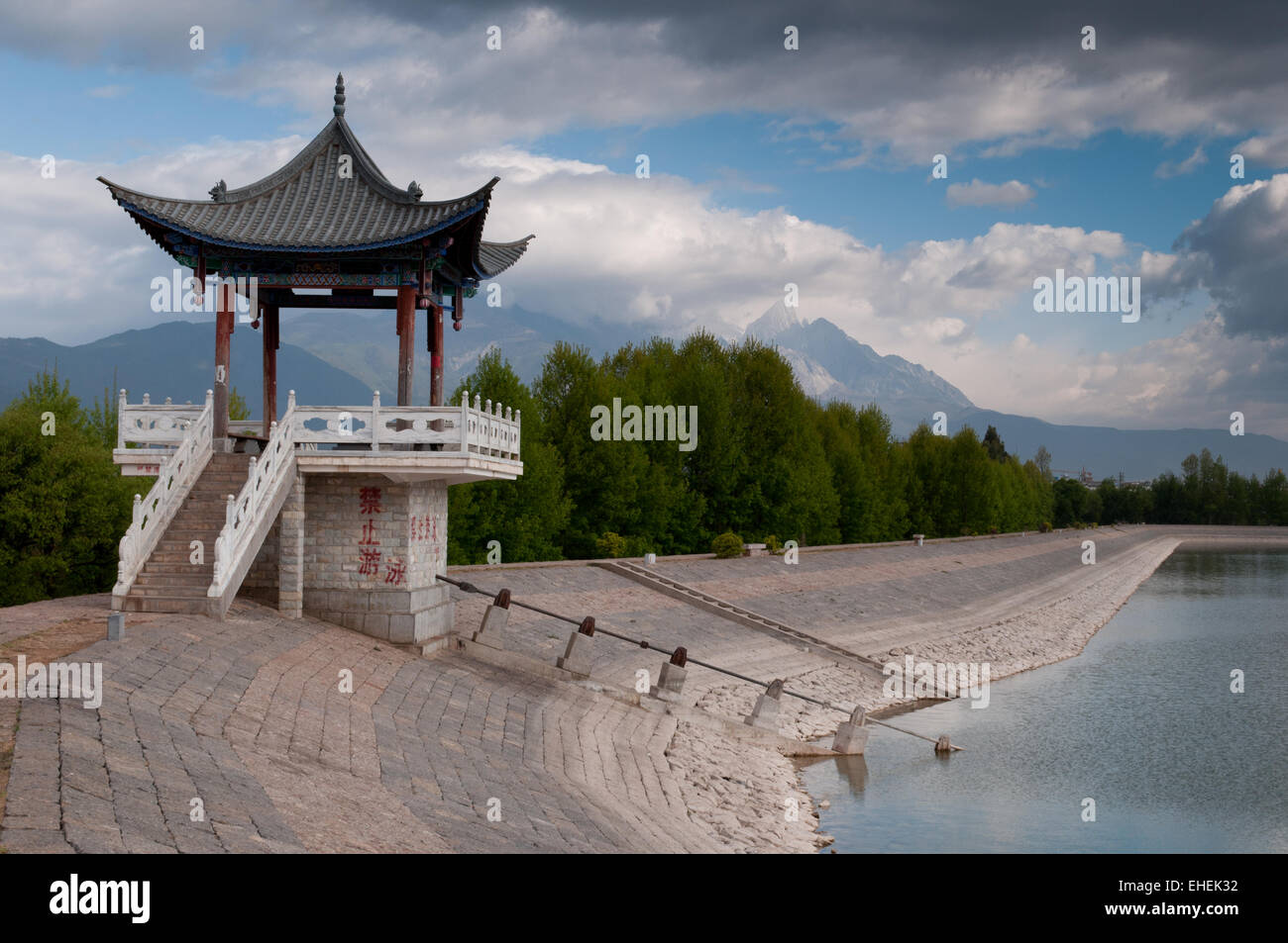 Lijiang reservoir hi-res stock photography and images - Alamy
