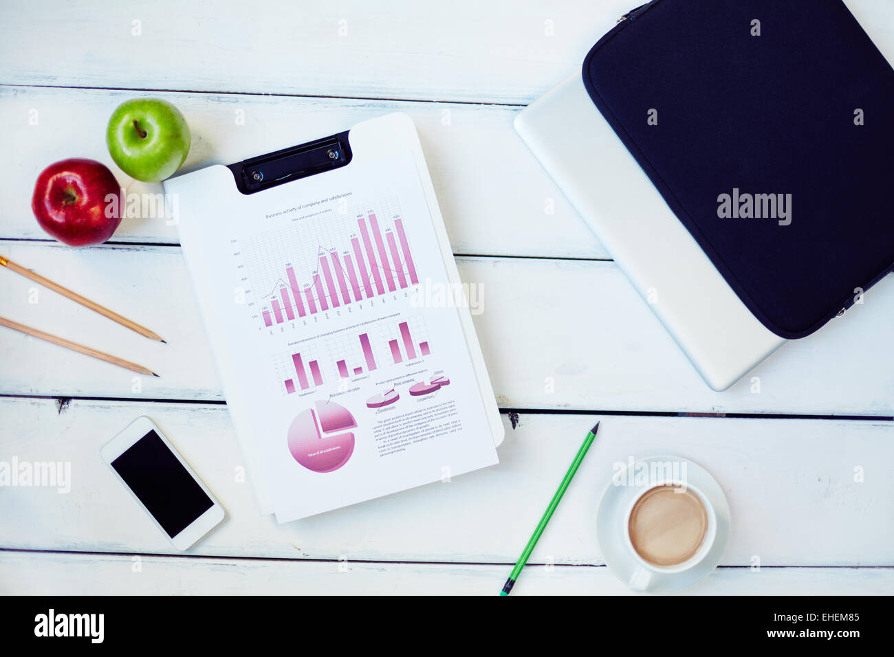 Apple laptop closed hi-res stock photography and images - Alamy