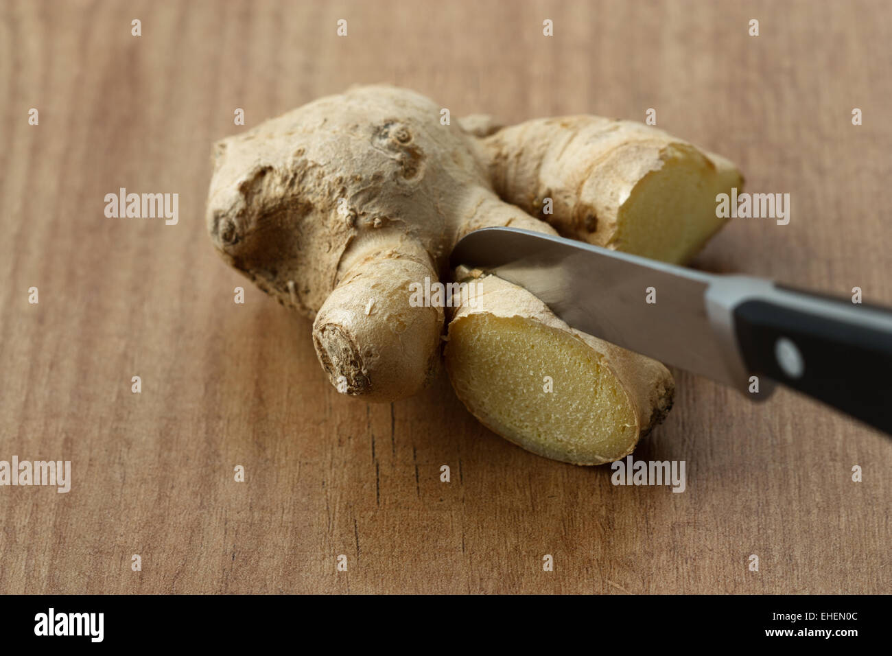 Ginger cut up knife hi-res stock photography and images - Alamy