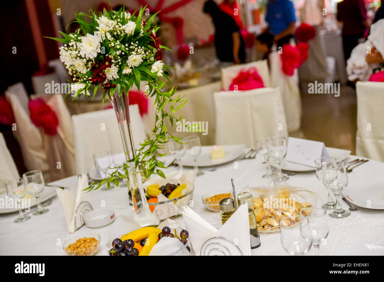 Flower arrangement on table at wedding guests Stock Photo - Alamy