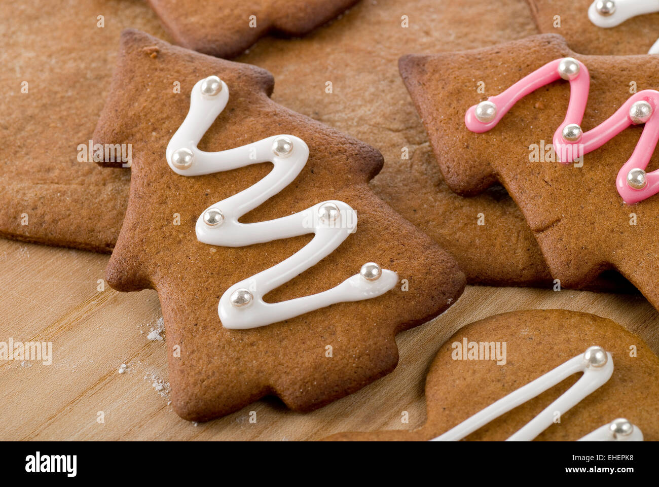 Gingerbread tree with white and pink icing Stock Photo - Alamy