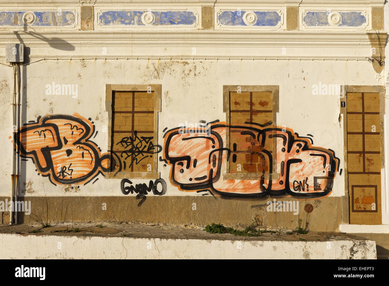 Graffiti historic building hi-res stock photography and images - Alamy