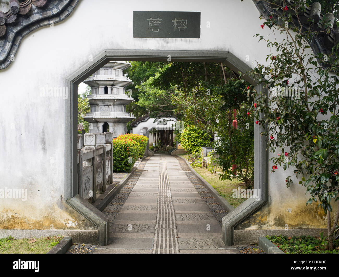 Fukushuen / Fukusyuen / Fukushu Garden, Naha City. Okinawa, Japan ...