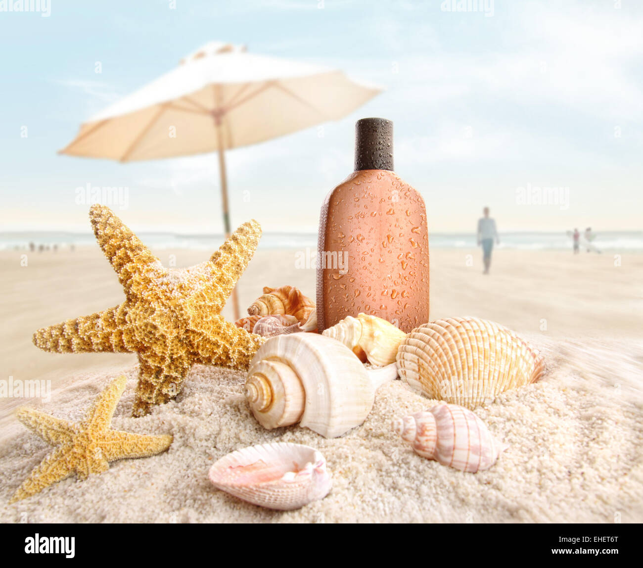 Suntan lotion and seashells on the beach Stock Photo - Alamy