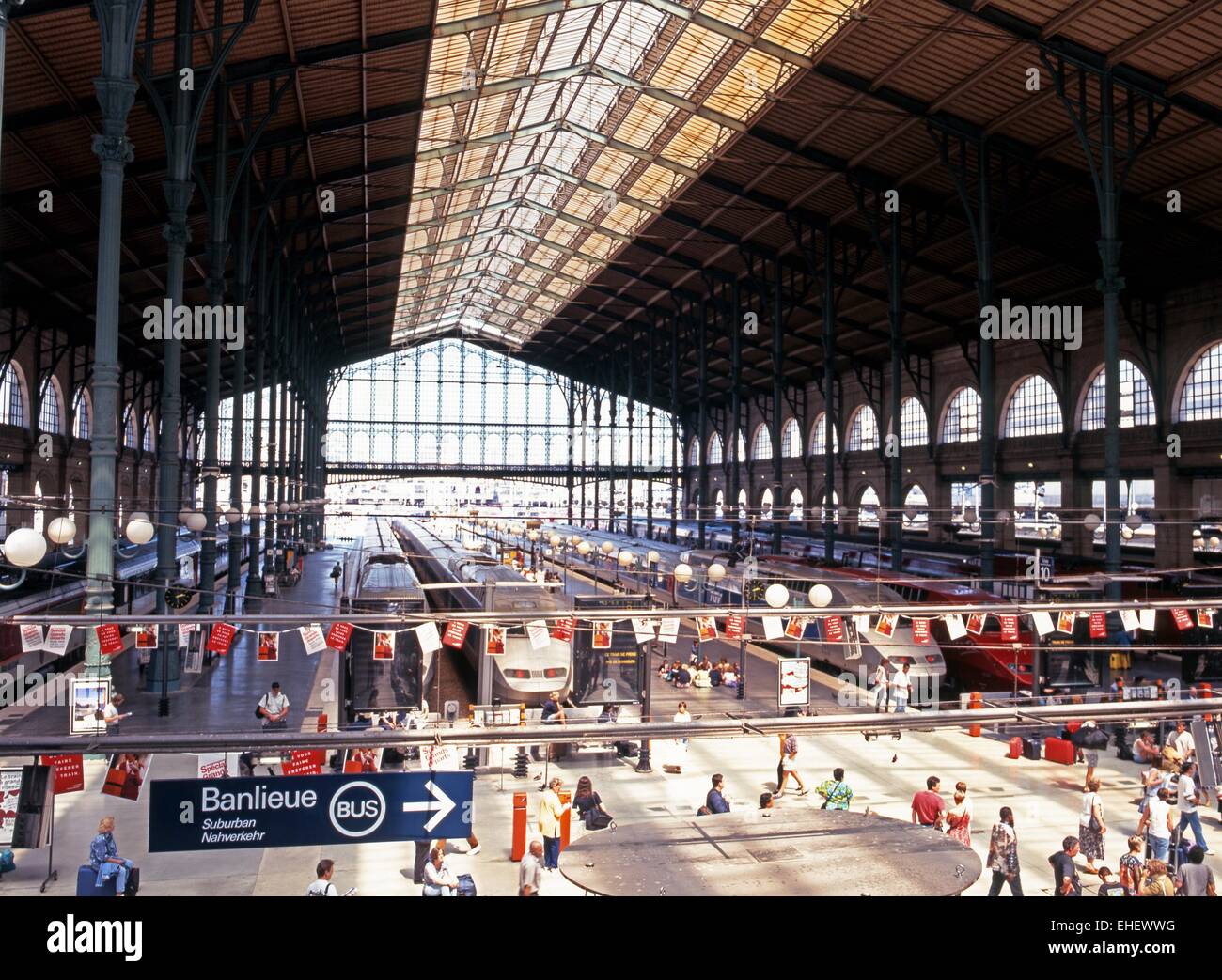 Trains and platforms paris hi-res stock photography and images - Alamy