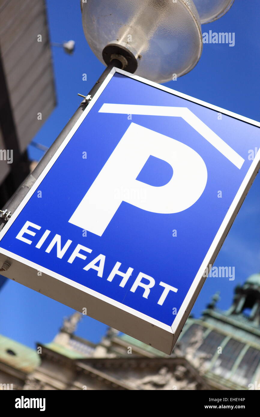 Underground parking signs hi-res stock photography and images - Alamy