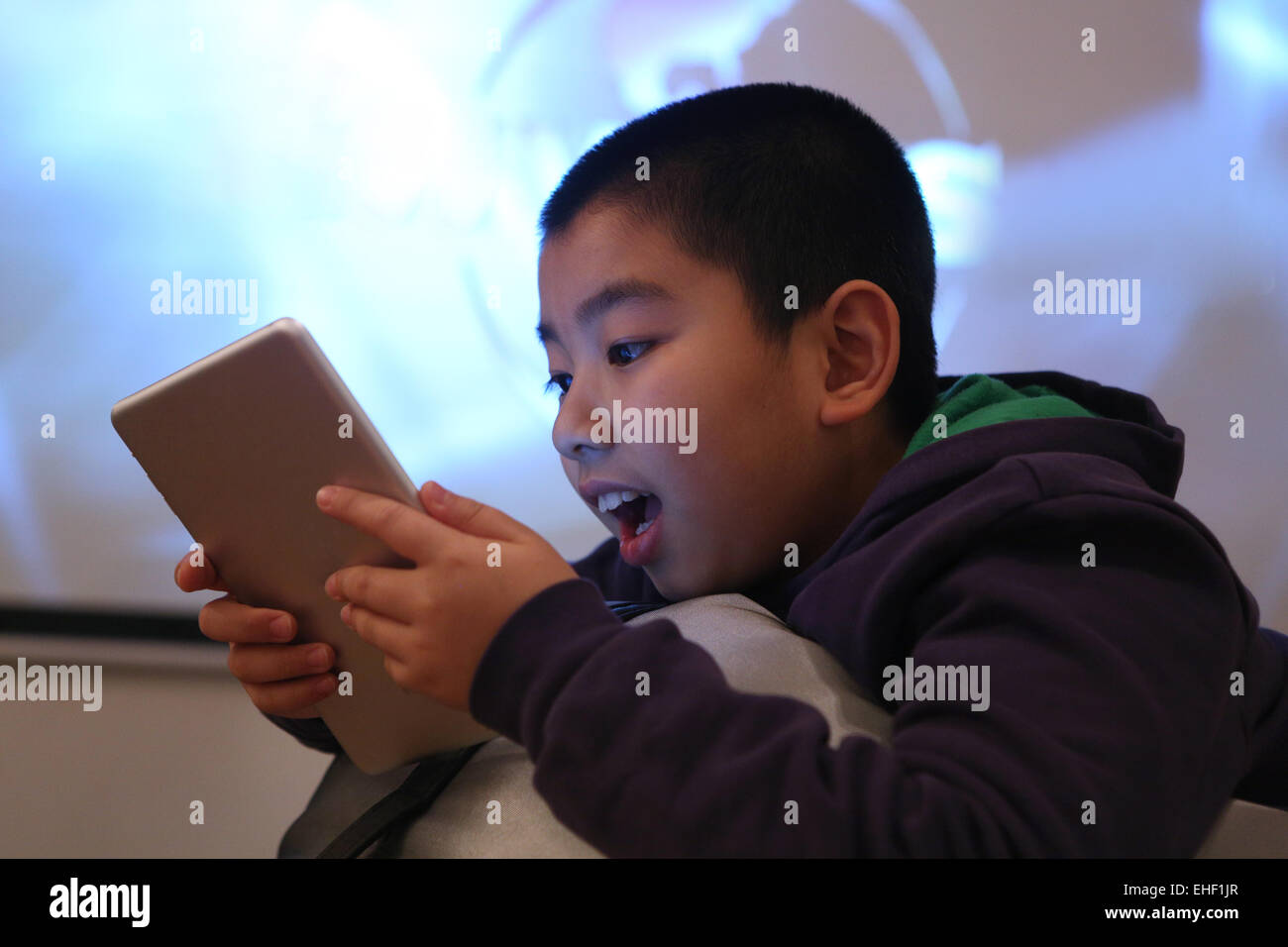 Smiling cute boy computer hi-res stock photography and images - Alamy