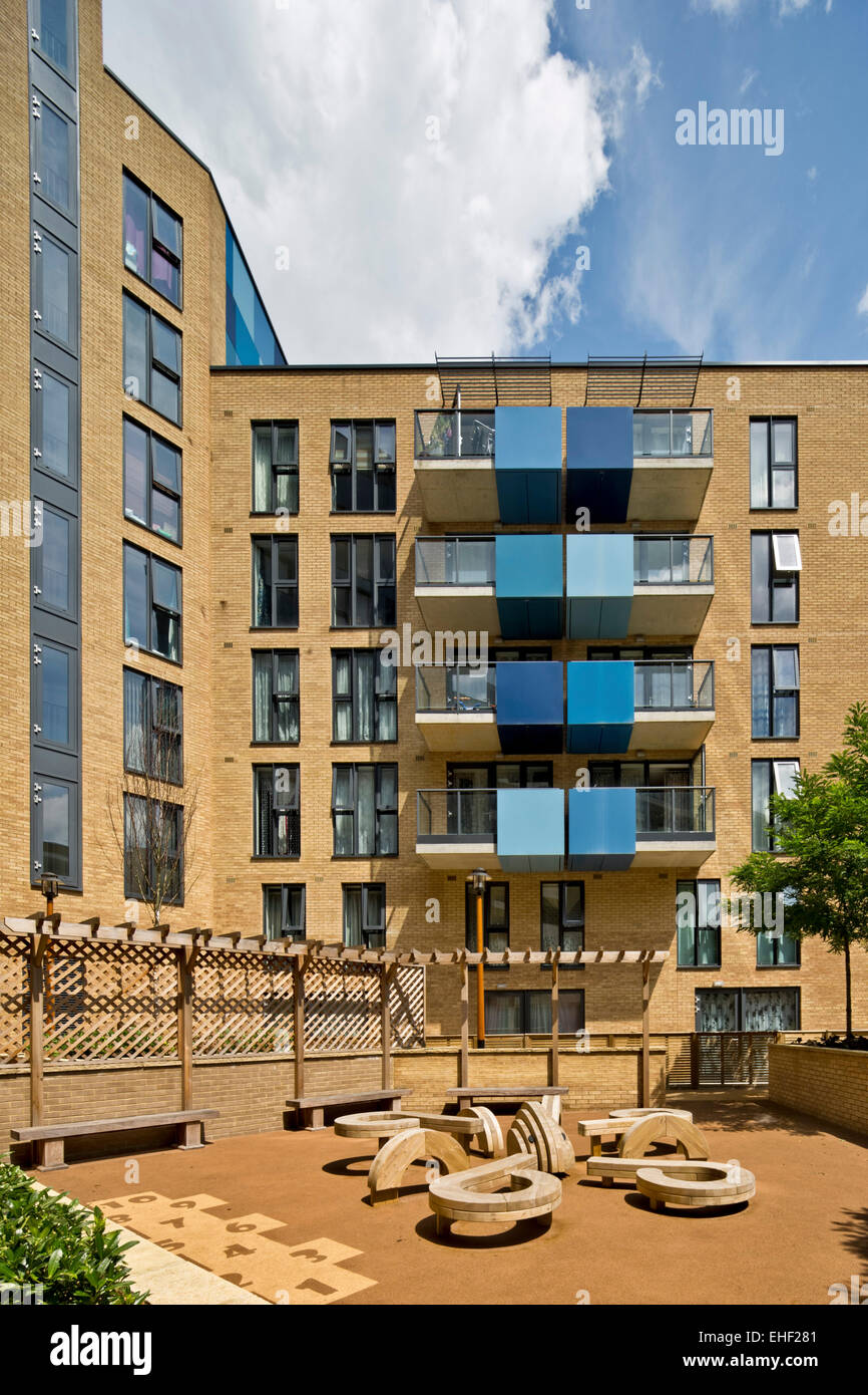 Central courtyard to blocks. Central Park Apartments, Lewisham., London ...
