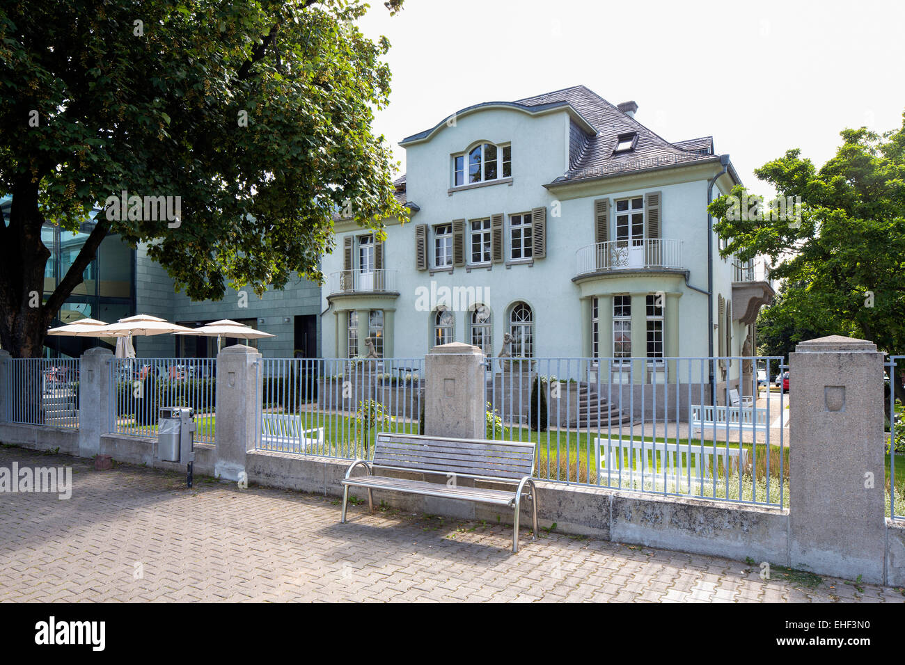 Die kleiner der beiden Opel-Villen am Rüsselsheimer Mainufer wurde 1916 ...