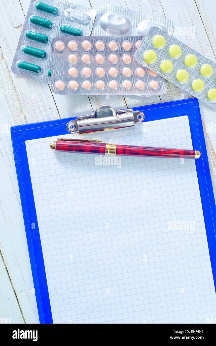 note and pills Stock Photo - Alamy