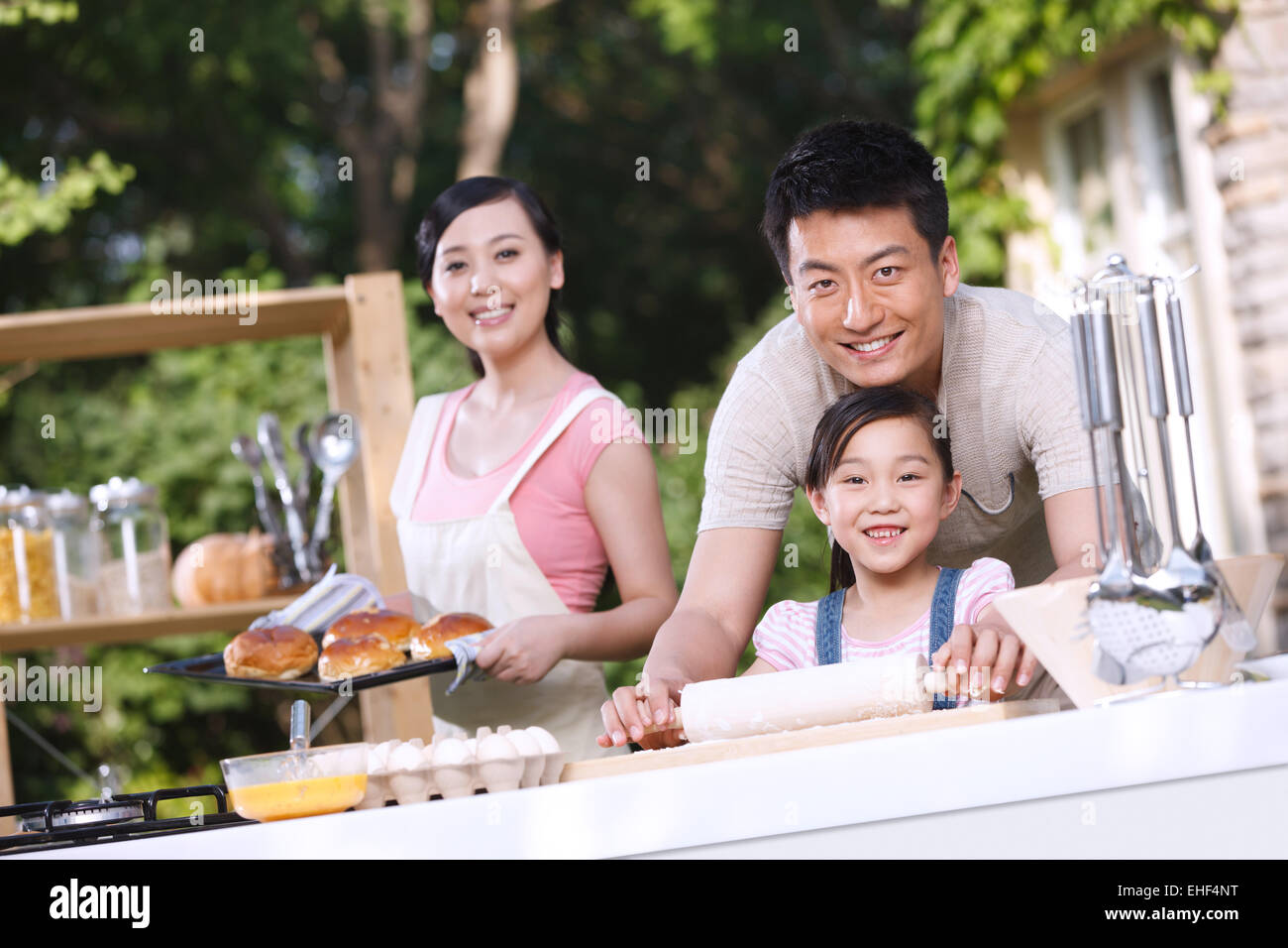 Black girls baking hi-res stock photography and images - Alamy