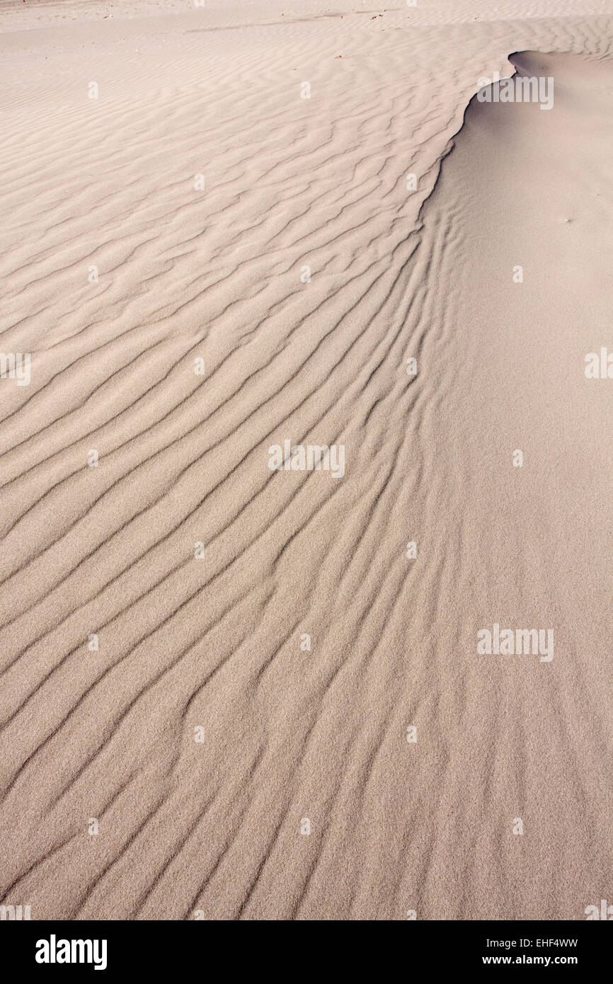 Wavy sand pattern hi-res stock photography and images - Alamy