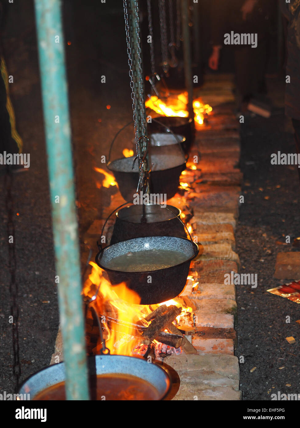 Beach campfire fish hi-res stock photography and images - Alamy