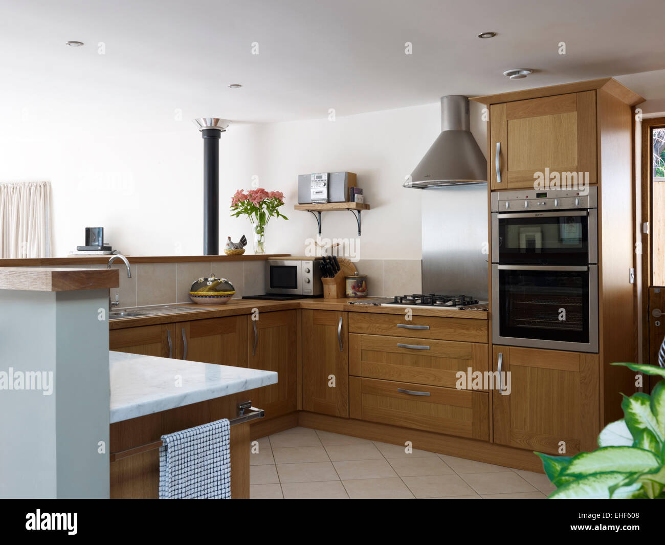 Country interiors kitchens modern hi-res stock photography and images ...