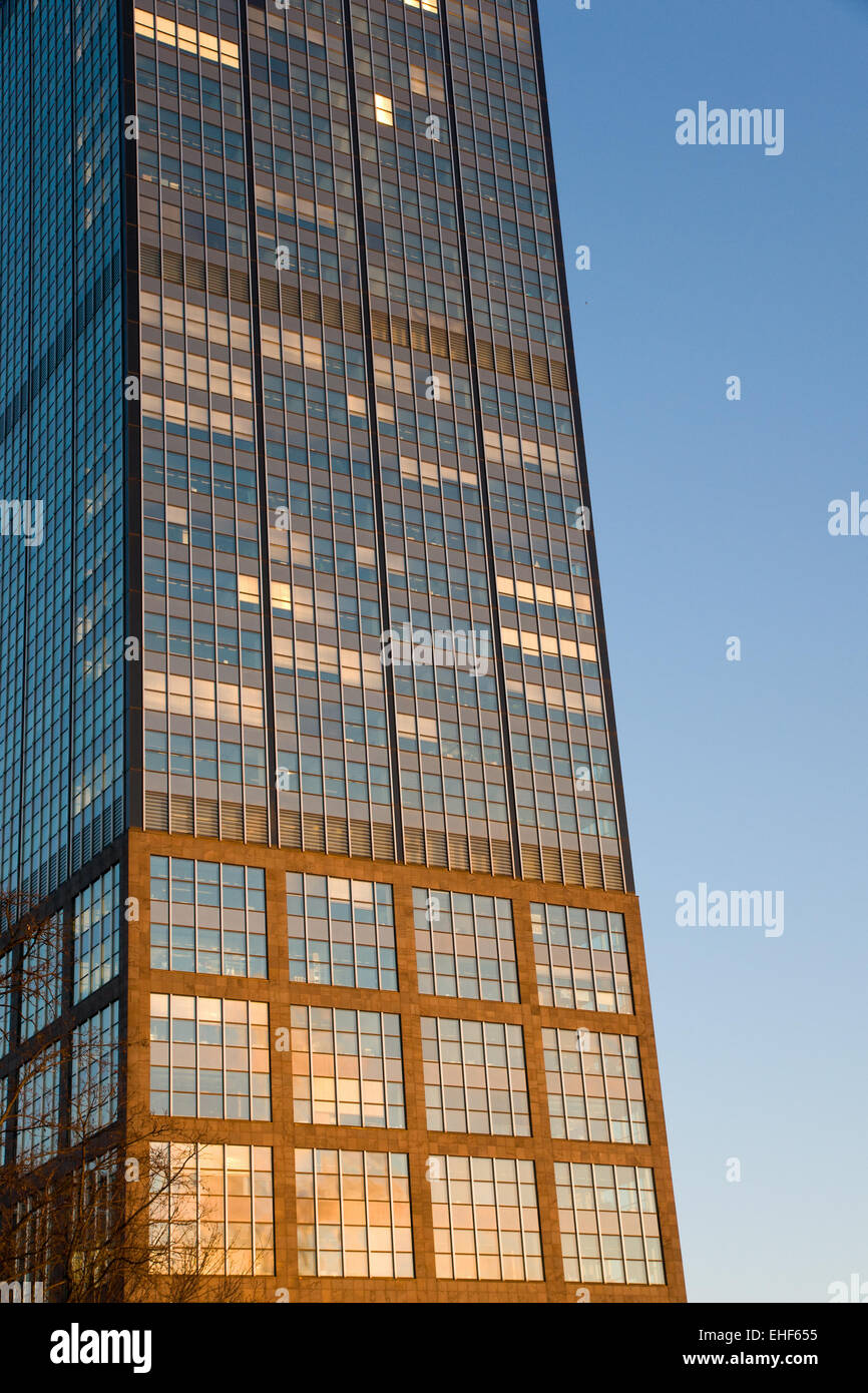 Early modern skyscraper hi-res stock photography and images - Alamy