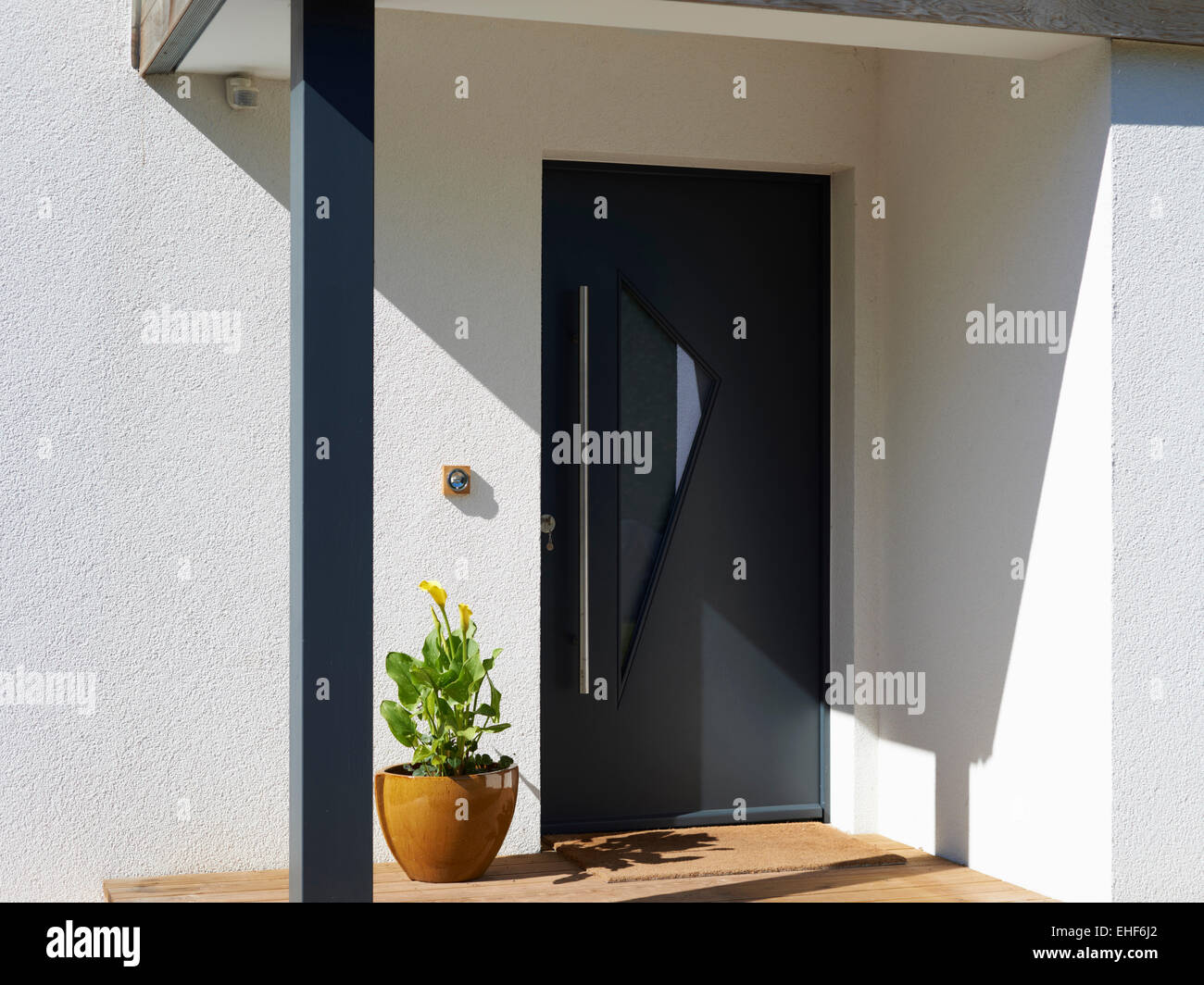 Exterior front door with terracotta pot of White Hart House Stock Photo ...