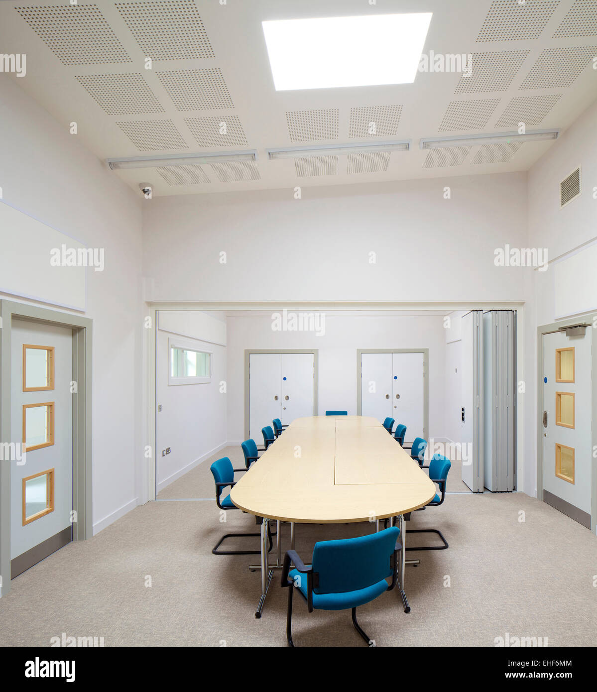 Concertina door hi-res stock photography and images - Alamy