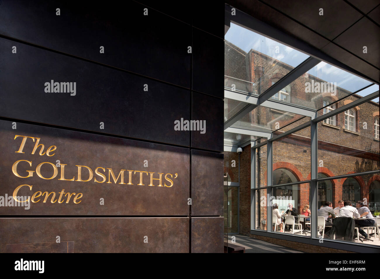 Gold signage hi-res stock photography and images - Alamy