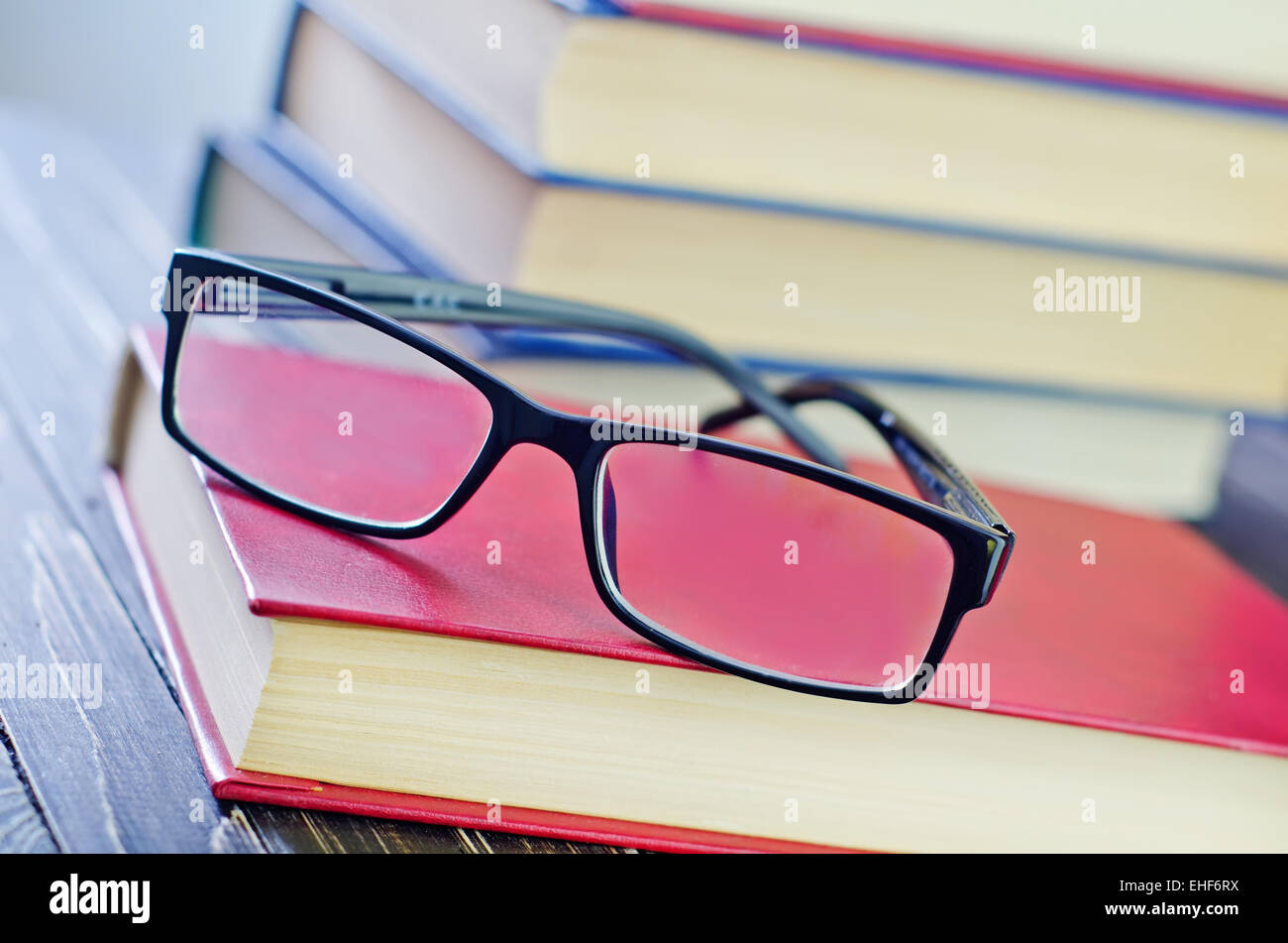 Black frame glasses books hi-res stock photography and images - Alamy