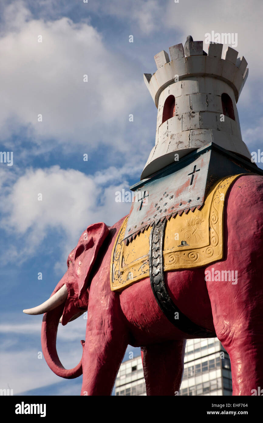 The Elephant and Castle statue at Elephant and Castle, London Stock ...