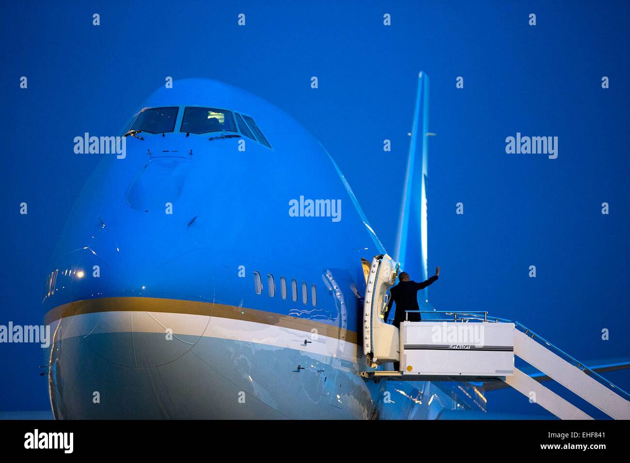 US President Barack Obama waves goodbye as he boards Air Force One for ...