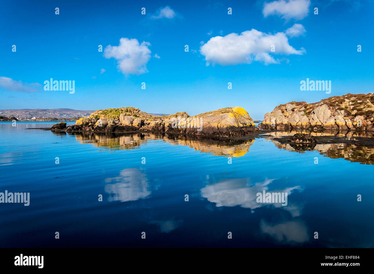 Harbour port burtonport hi-res stock photography and images - Alamy