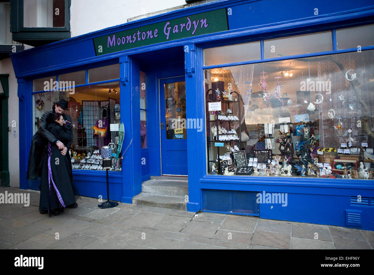 Two goth girls whitby goth hi-res stock photography and images - Alamy