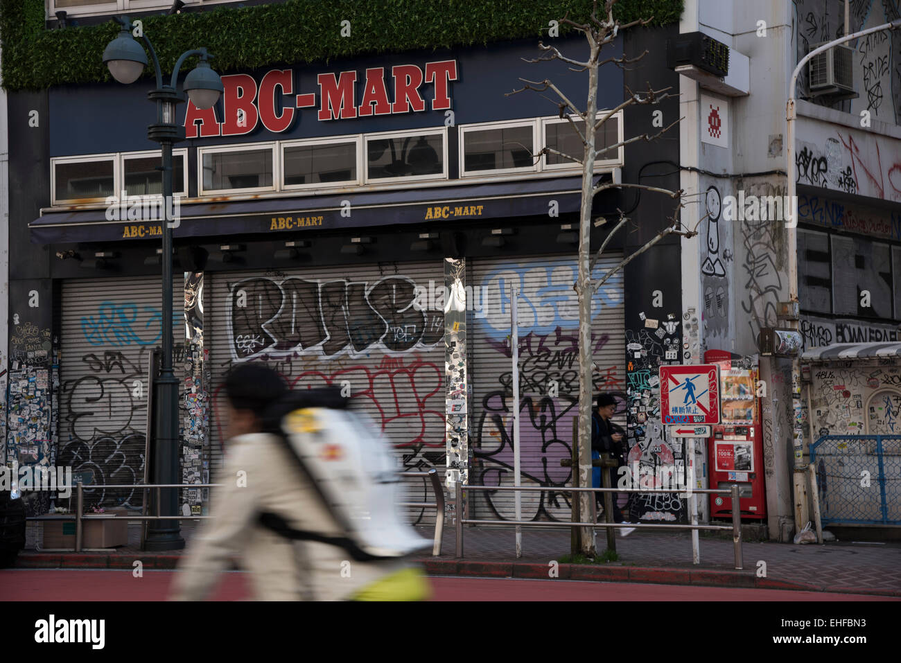 Graffiti art japan shibuya tokyo hi-res stock photography and images ...