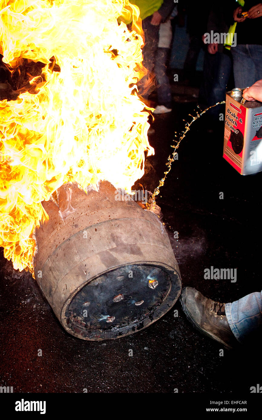 Flaming tar barrel hi-res stock photography and images - Alamy