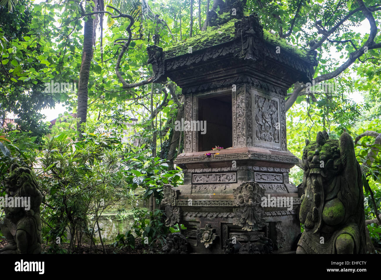 Statues and offerings at the monkey temple, Ubud, Bali, Indonesia Stock ...