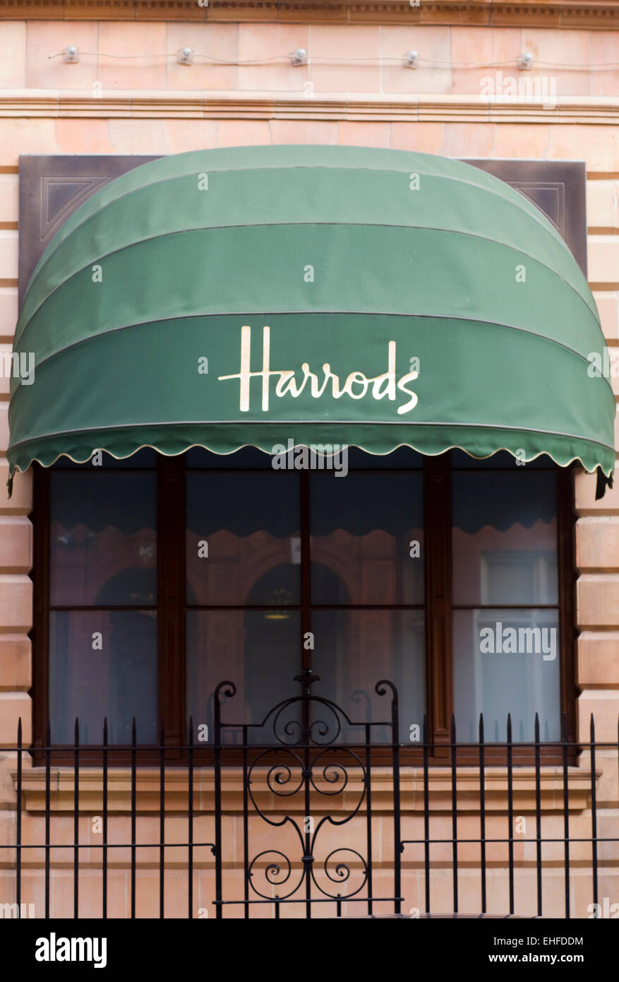 Shop canopies hi-res stock photography and images - Alamy