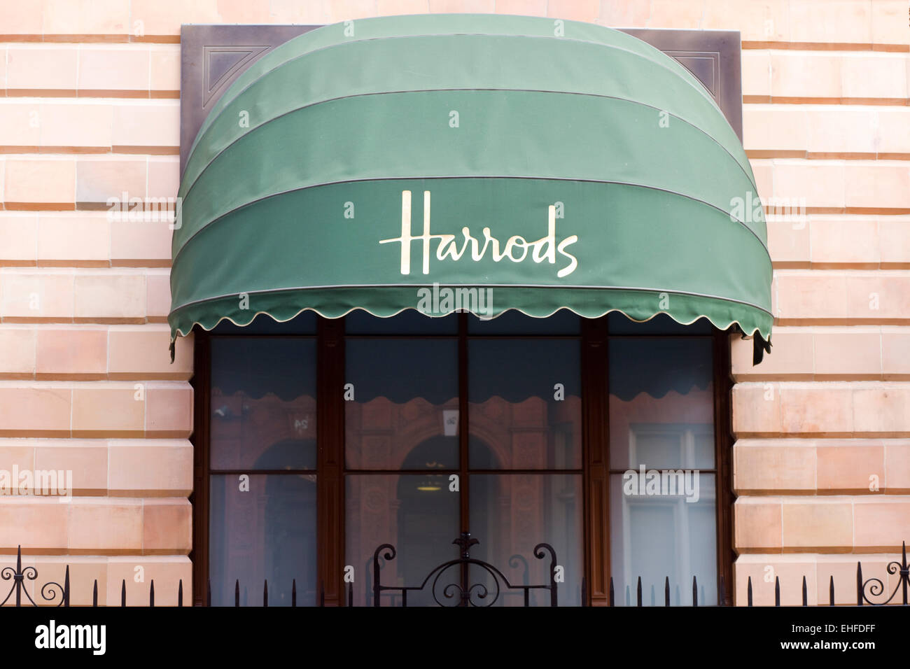 Harrods shop front hi-res stock photography and images - Alamy