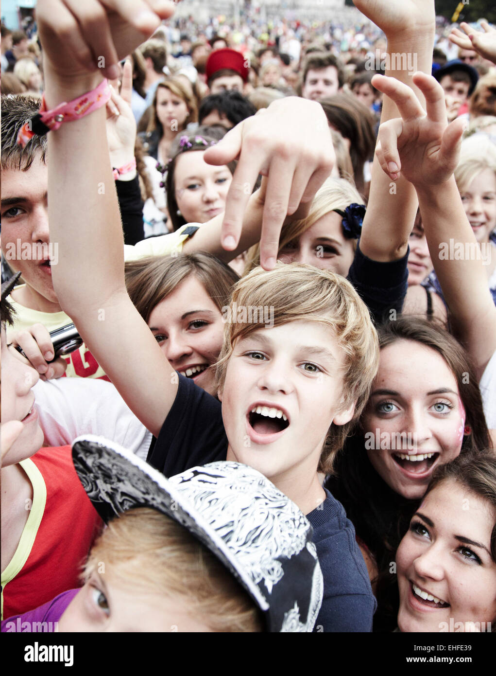 Crowd of kids hi-res stock photography and images - Alamy