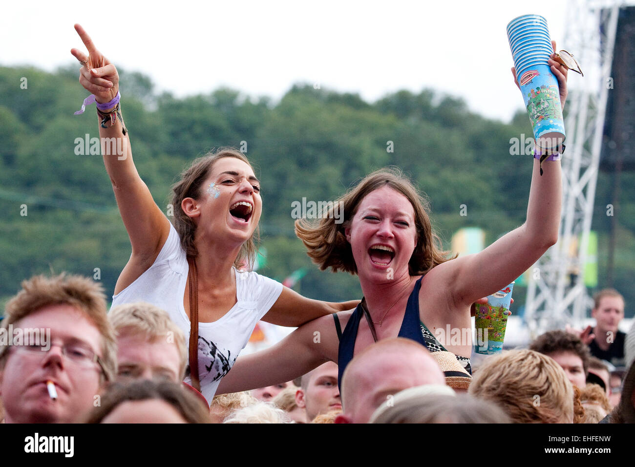 Festival dancing bestival hi-res stock photography and images - Alamy