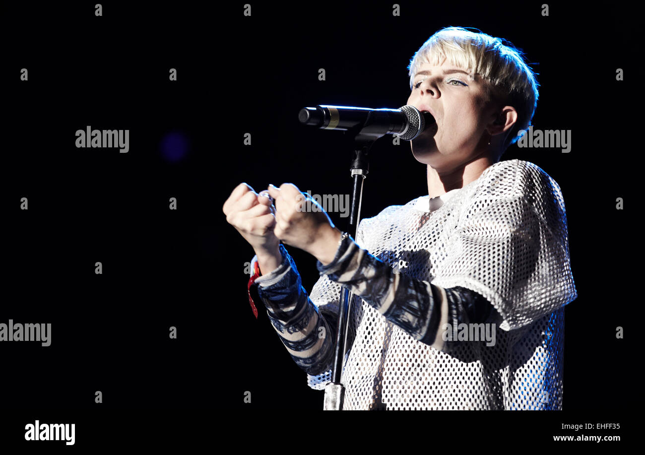 On sunday the girls hi-res stock photography and images - Alamy