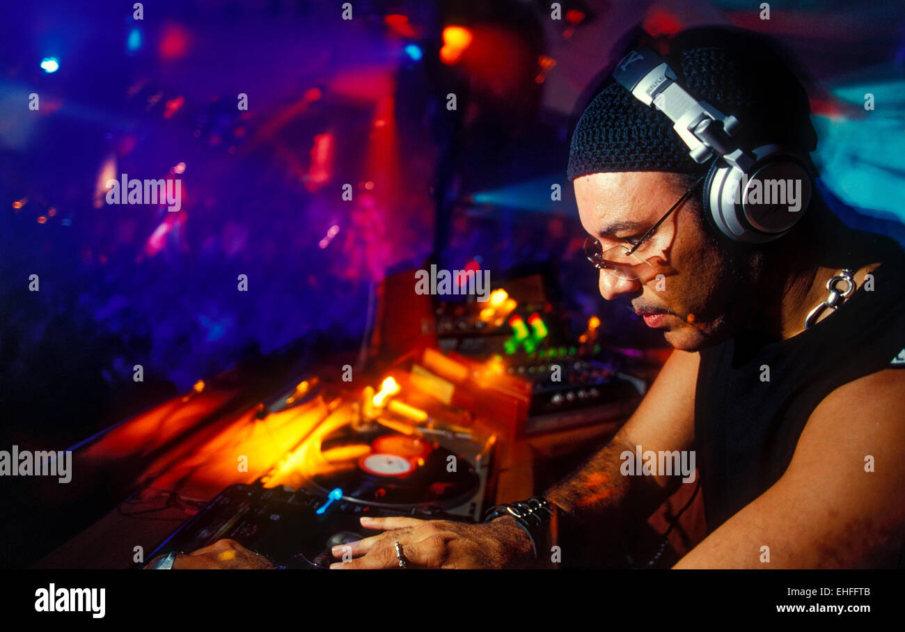 Roger Sanchez DJing live 2001 Stock Photo - Alamy