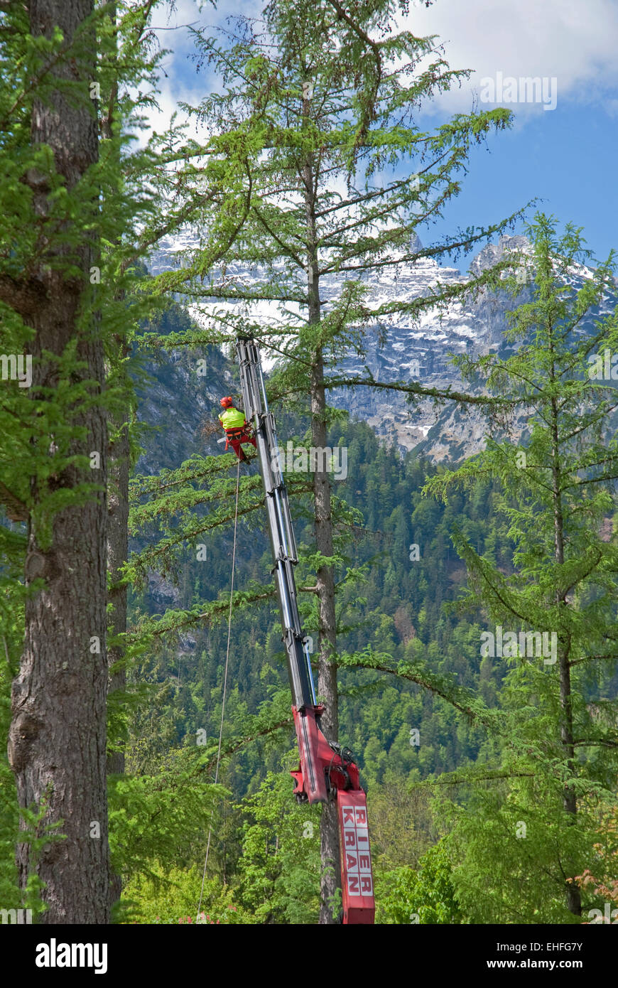 Caravan on crane hi-res stock photography and images - Alamy