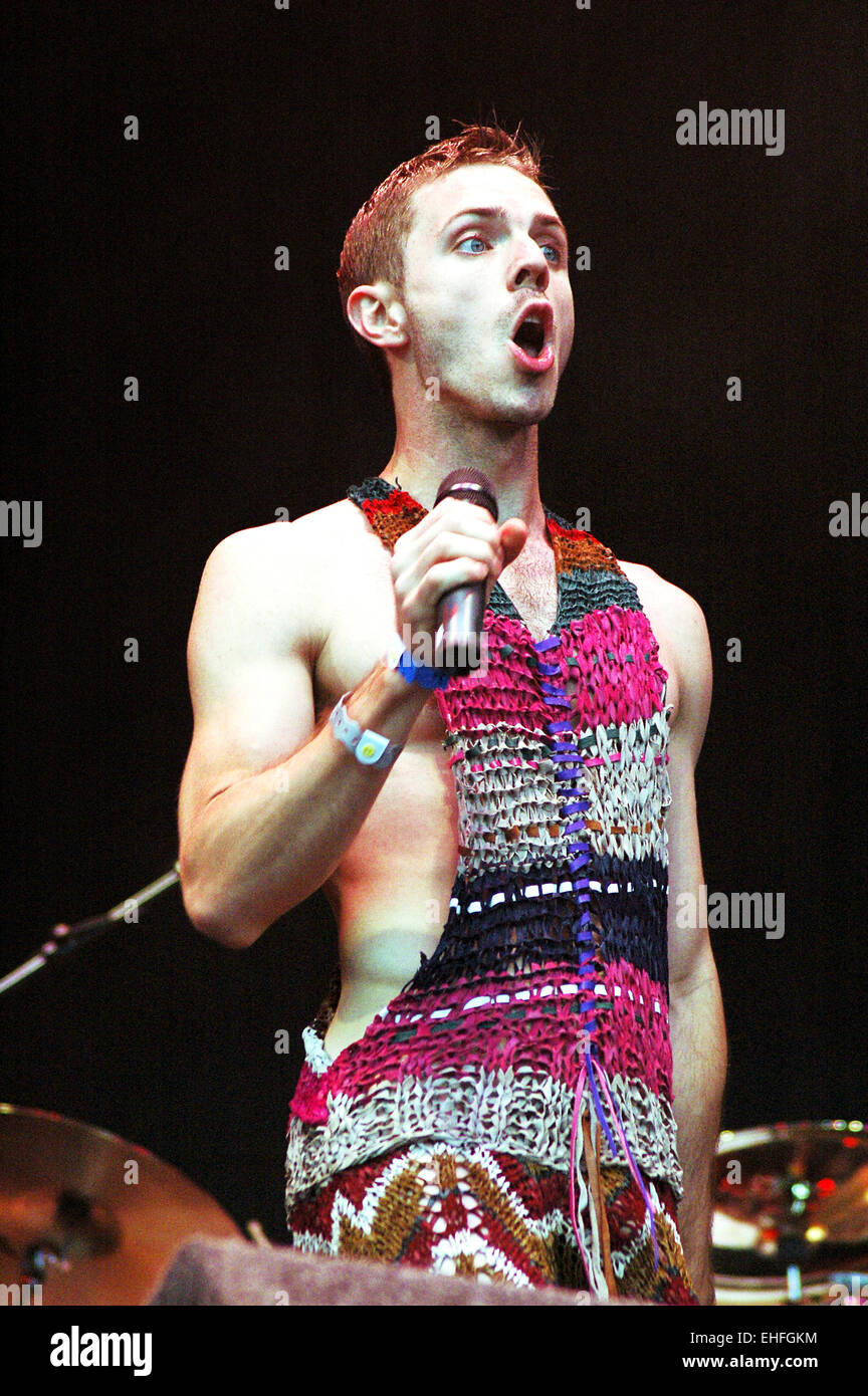 Sissor Sisters performing at Glastonbury 2004 Stock Photo - Alamy